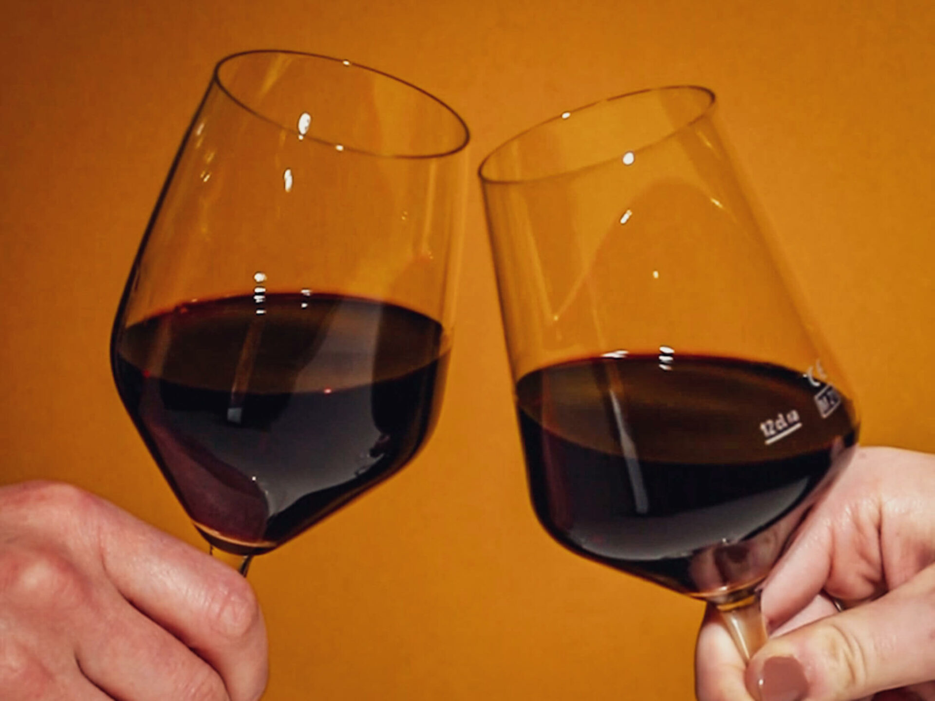 Tout ce que vous devez savoir sur le décantage d'un vin ! - V and B - Blog